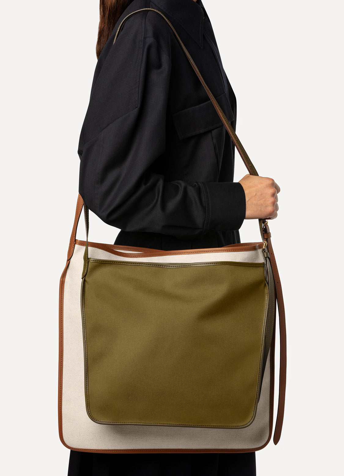 LE POSTIER – L/UNIFORM