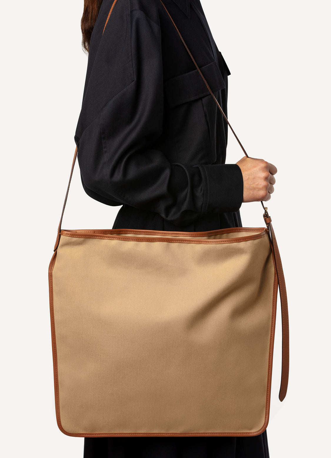 LE POSTIER – L/UNIFORM